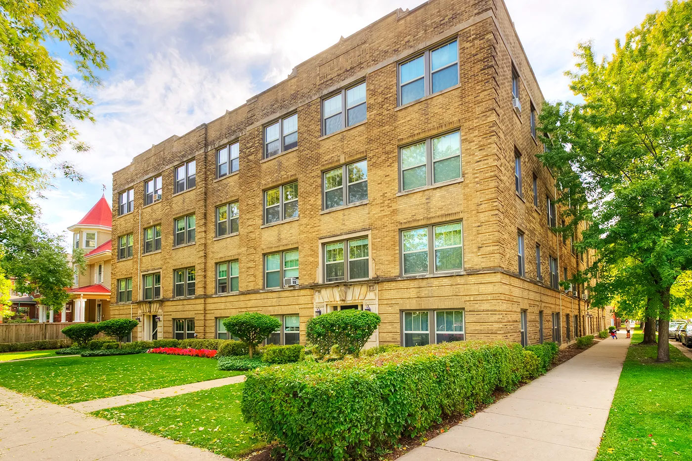 Renovated Albany Park Chicago Apartments: Cullom & Kedvale